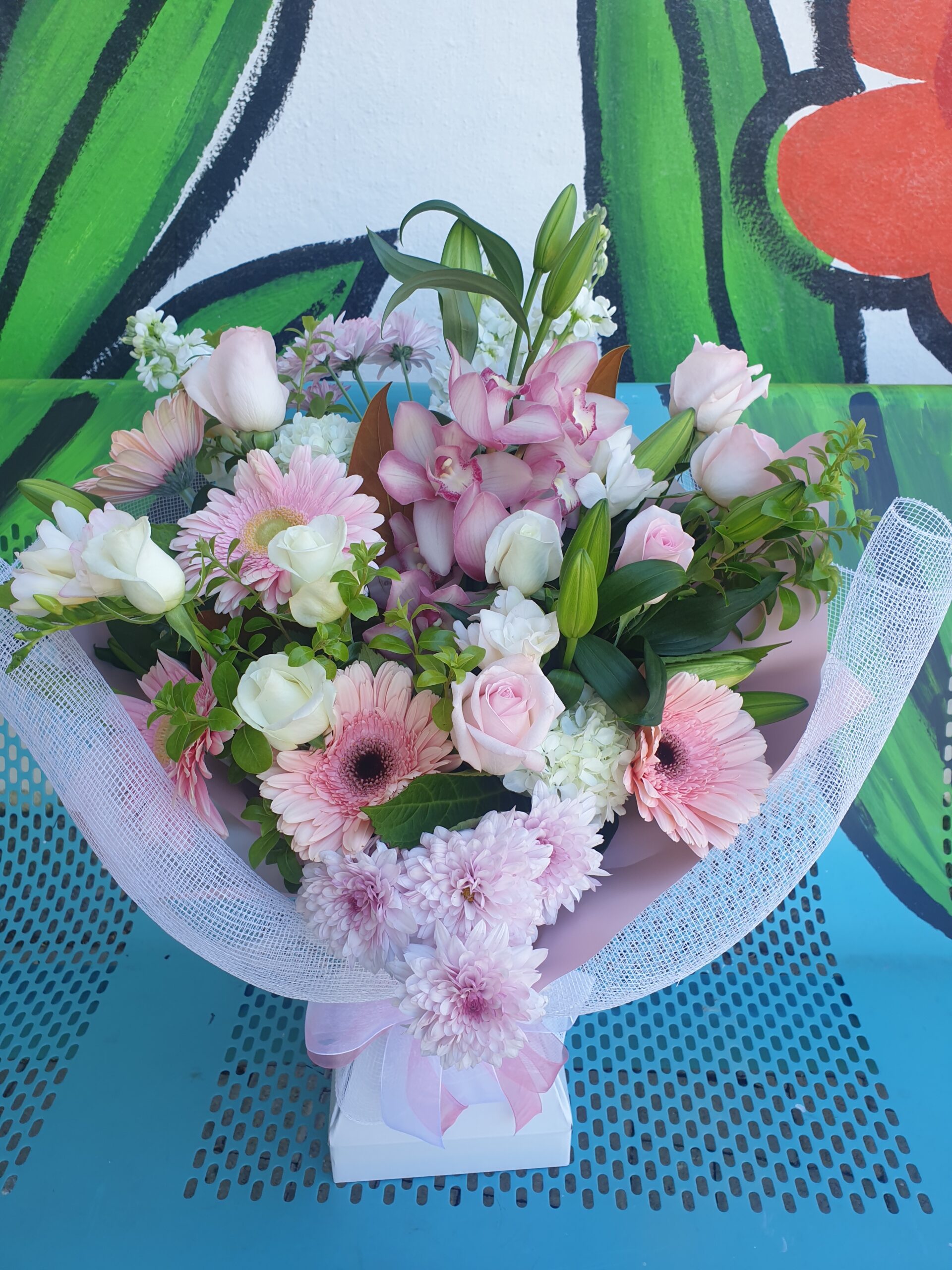 EB18 PINK AND WHITE FLOWER WATER BOX - Flavells Floral Boutique